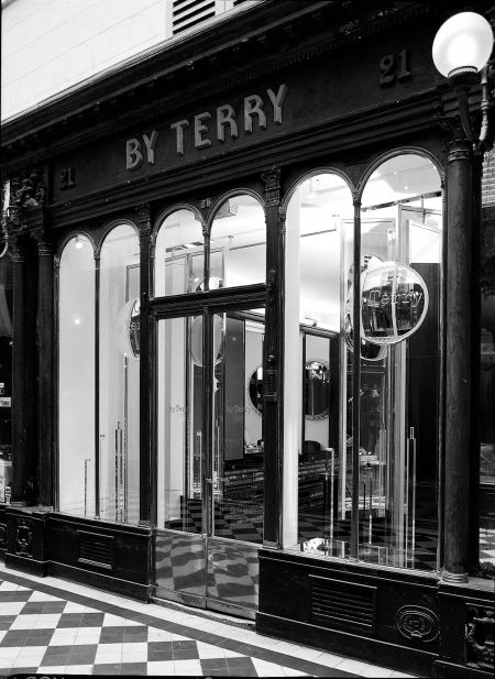 L’universo affascinante di By Terry, haute couture della profumeria ...